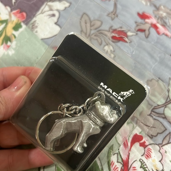 MACK TRUCKS Bulldog | Accessories | Mack Trucks Bulldog Hood Ornament ...